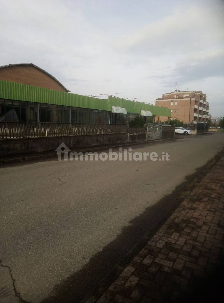 Locale commerciale in Vendita