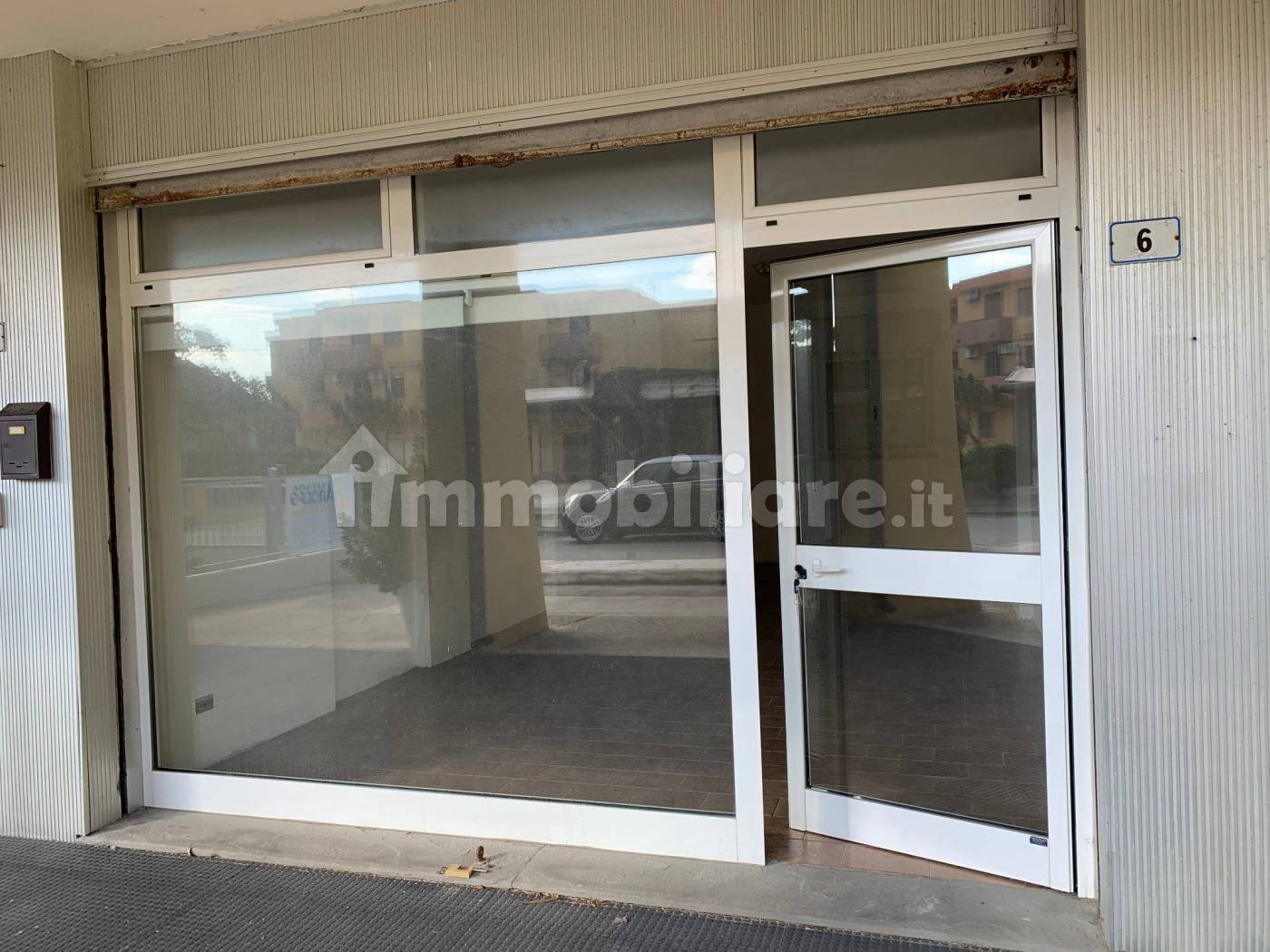 Locale commerciale in Vendita