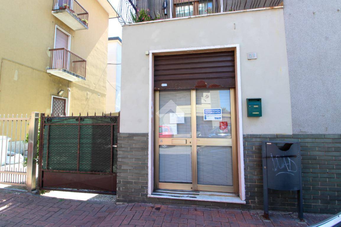 Locale commerciale in Vendita