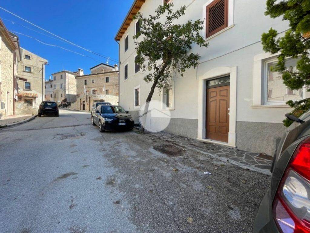 Quadrilocale via Giovanni Milanetti 1, Rovere, Rocca di Mezzo