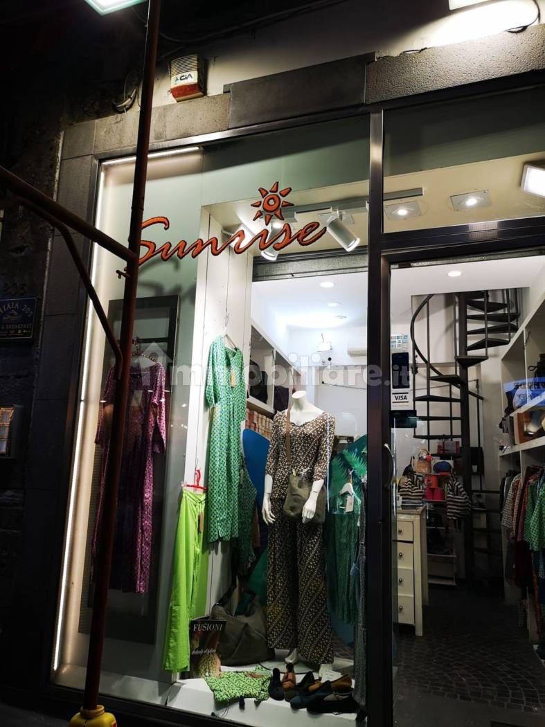 Locale commerciale in Vendita