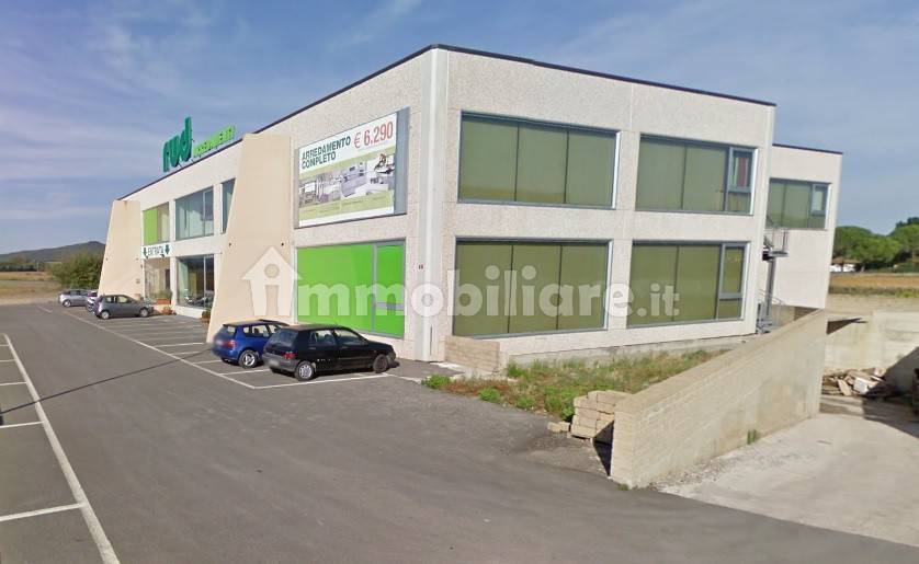 Locale commerciale in Vendita
