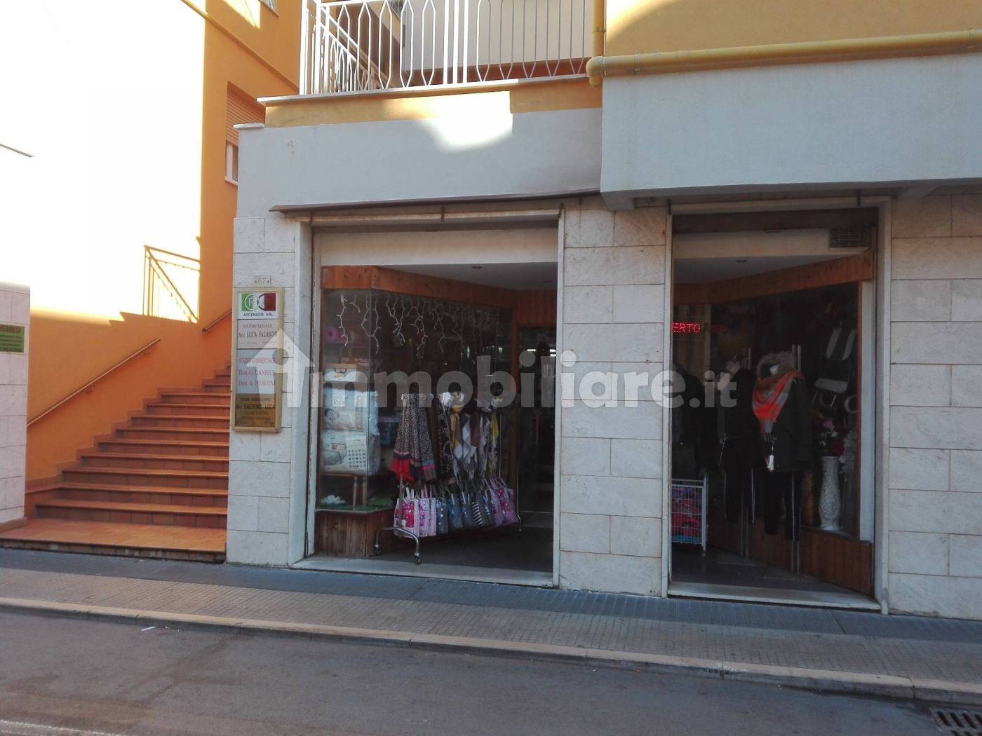 Locale commerciale in Vendita