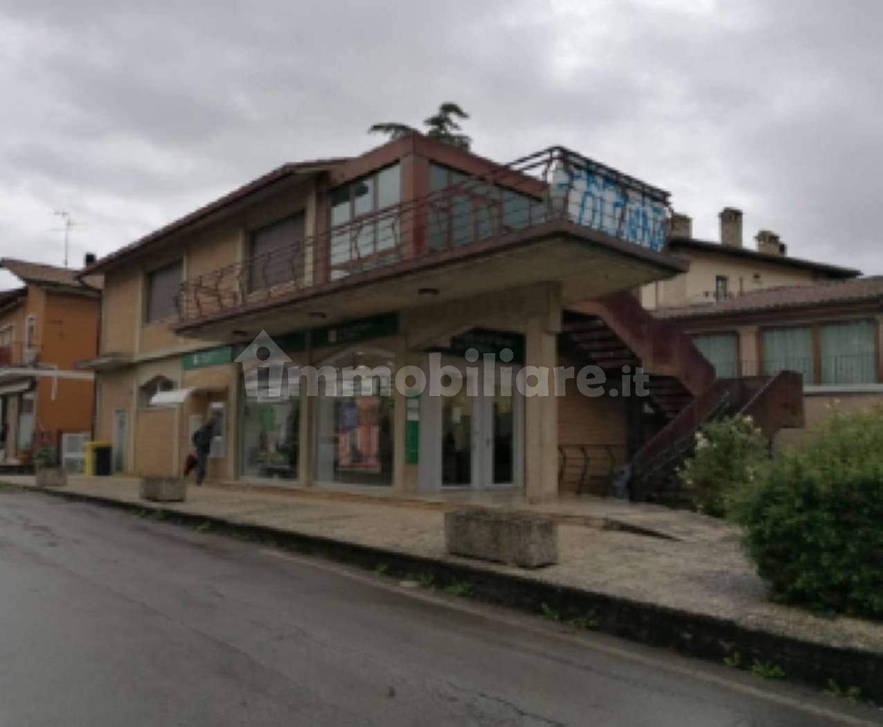 Locale commerciale in Vendita