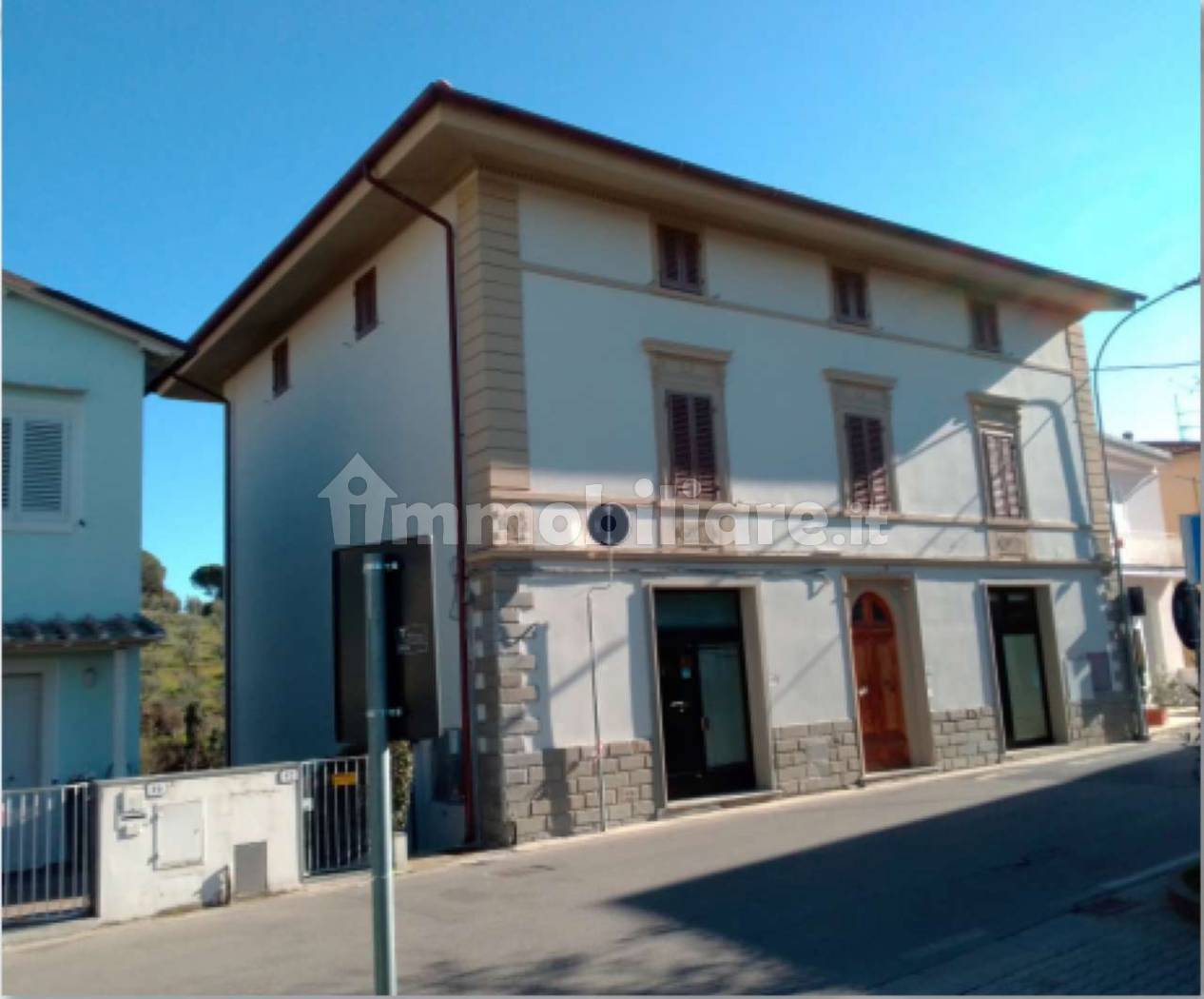 Locale commerciale in Vendita