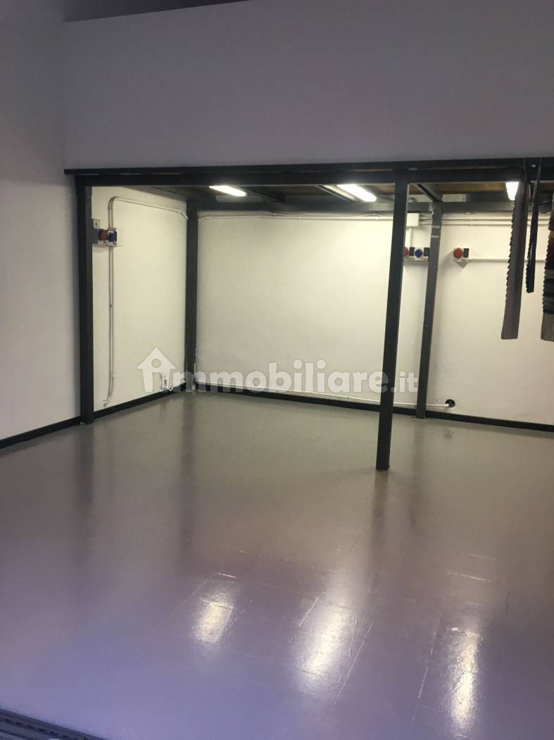 Locale commerciale in Vendita