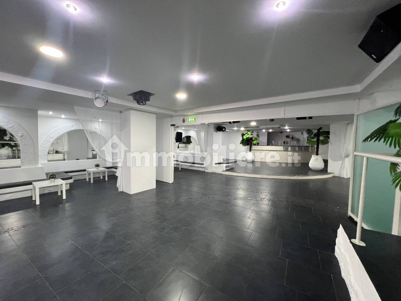 Discoteca - Night club con laboratorio in Vendita