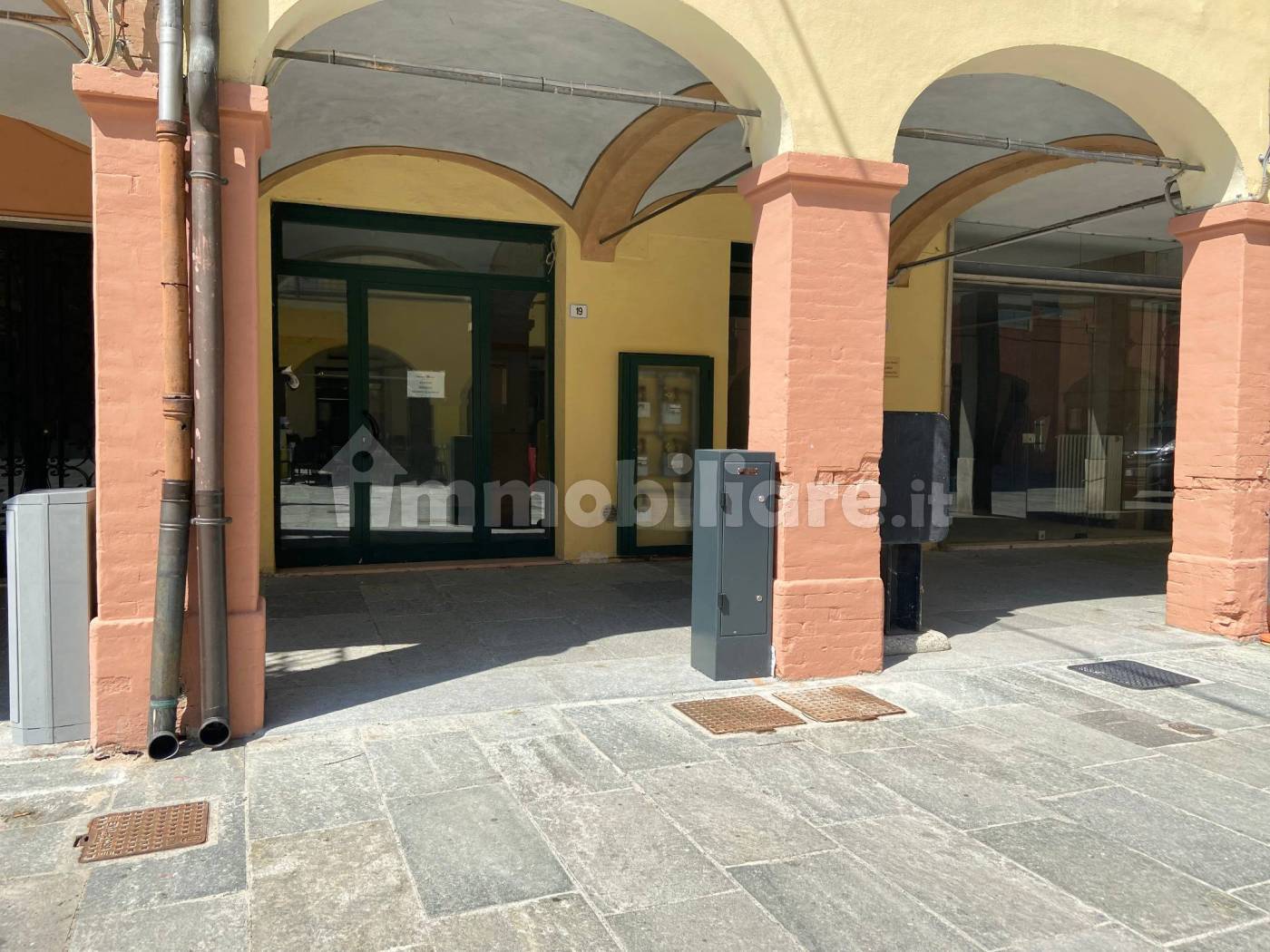 Locale commerciale in Vendita