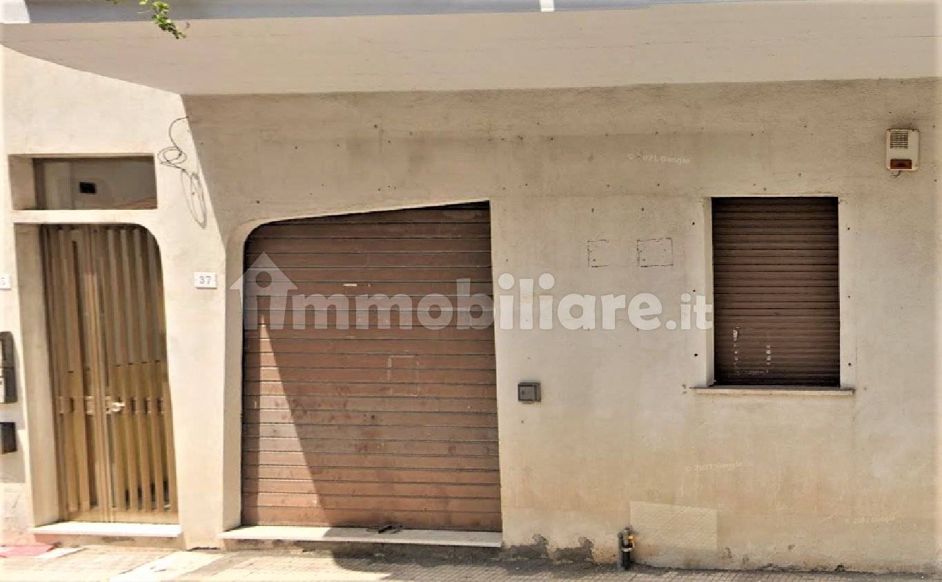 Locale commerciale in Vendita