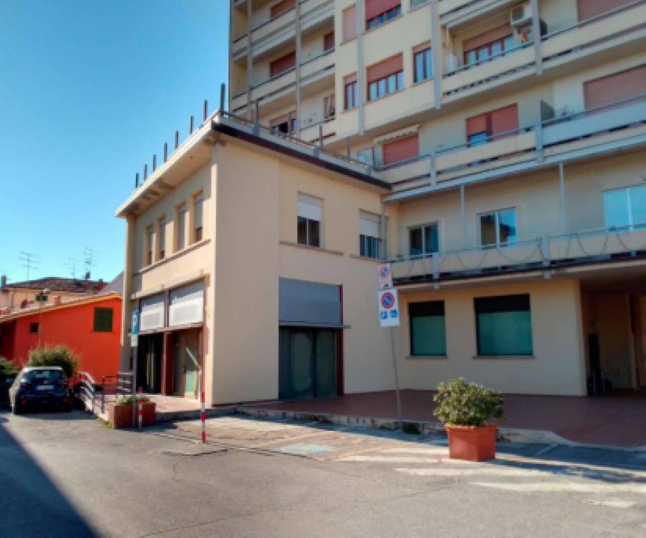 Locale commerciale in Vendita