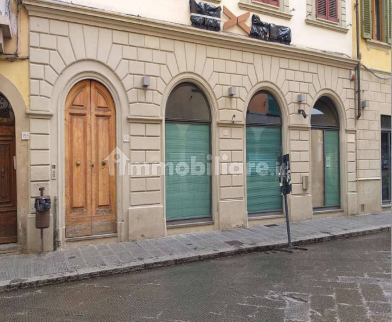 Locale commerciale in Vendita