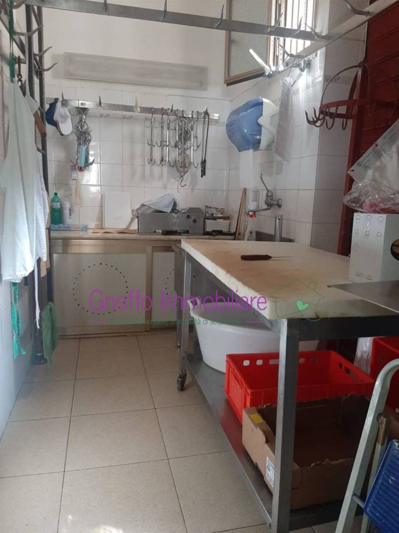 Locale commerciale in Vendita