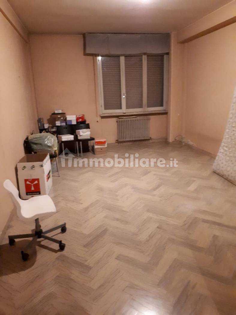Appartamento buono stato, secondo piano, Centro Mare, Pesaro