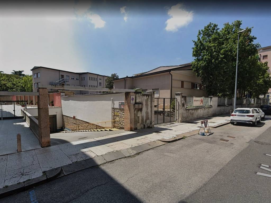 Magazzino - Deposito via Antonio Locatelli, Verona, Rif. 98077656 ...