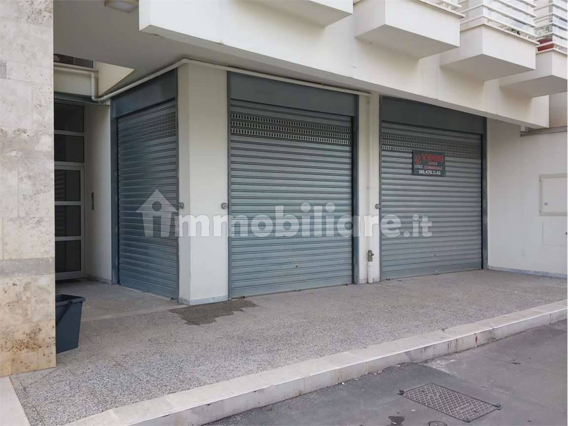 Locale commerciale in Vendita