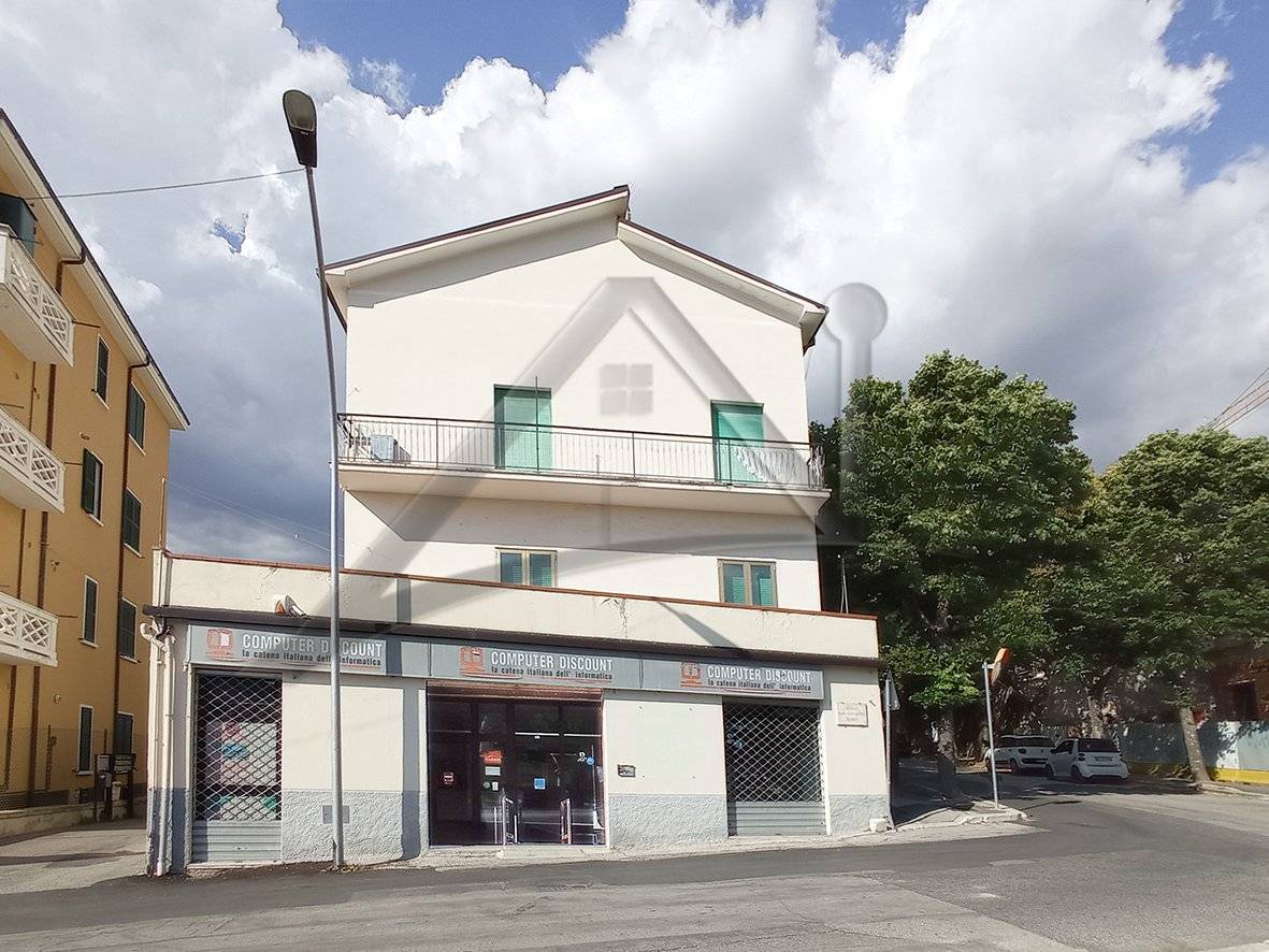 Locale commerciale in Vendita
