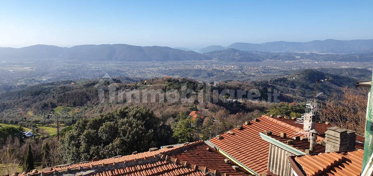 Appartamento buono stato, secondo piano, Centro, Fosdinovo