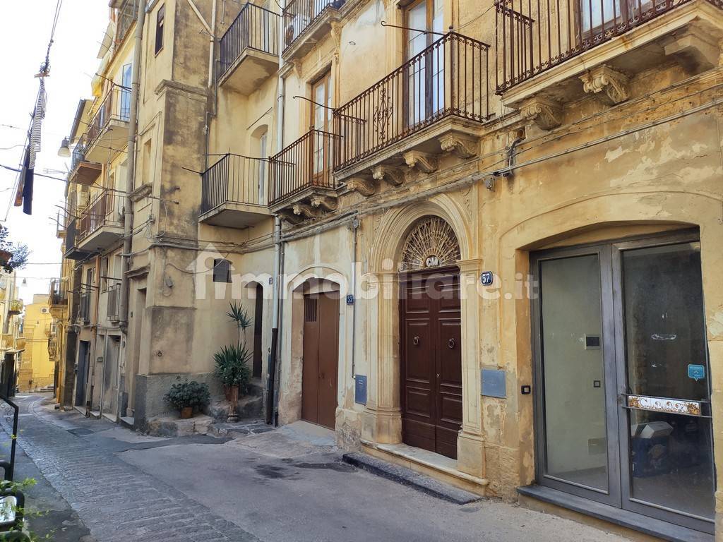 Quadrilocale via Ex Matrice 57, Centro, Caltagirone