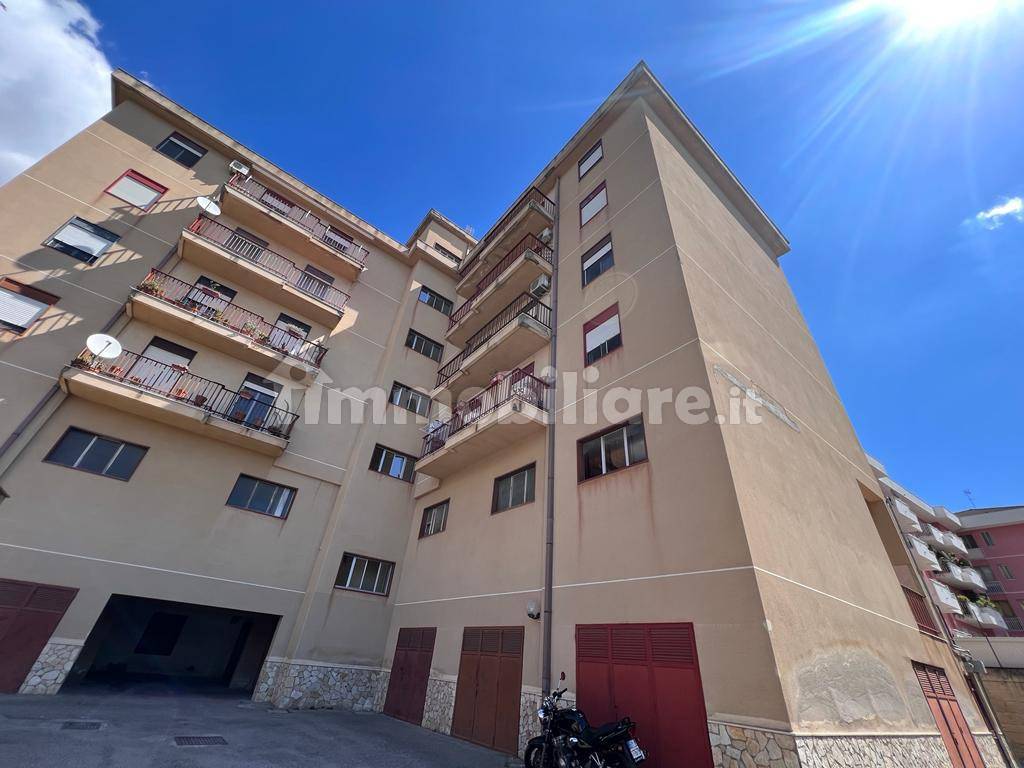 Quadrilocale via Ferdinando Trigona della Floresta 2, Centro, Caltanissetta