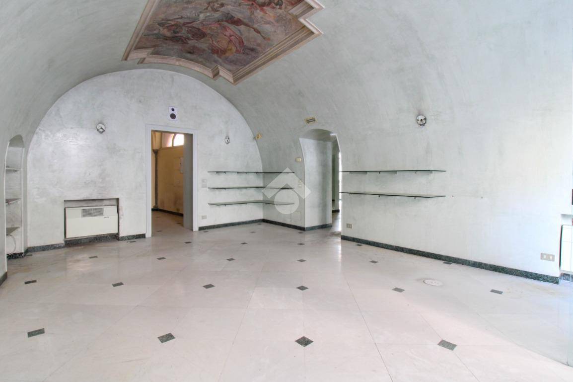 Locale commerciale in Vendita