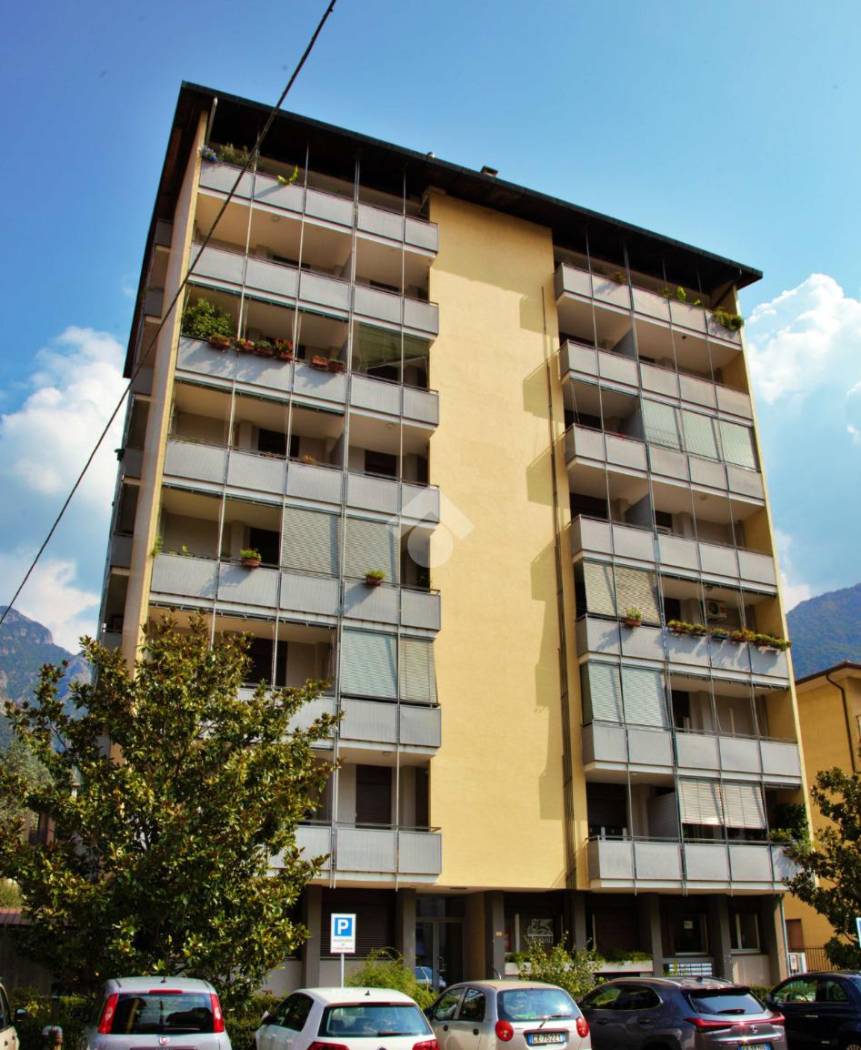 Trilocale via Risorgimento 34, Centro, Mandello del Lario