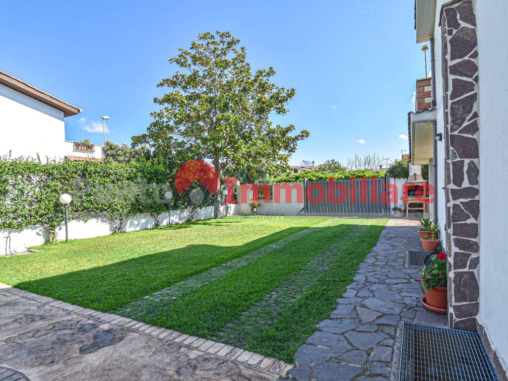 Vendita Villa unifamiliare in via Sofia Ladispoli. Buono stato, posto ...