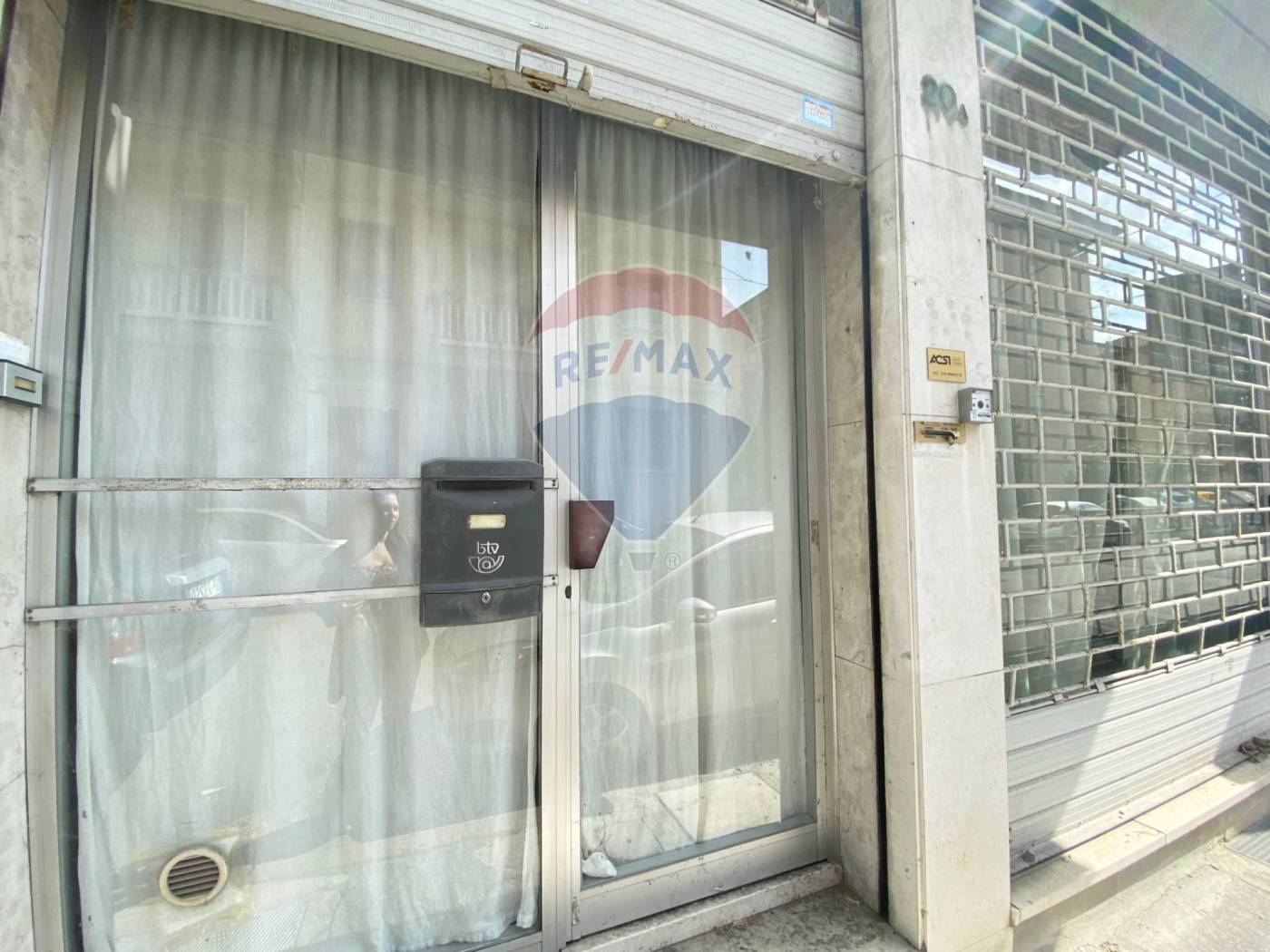 Locale commerciale in Vendita