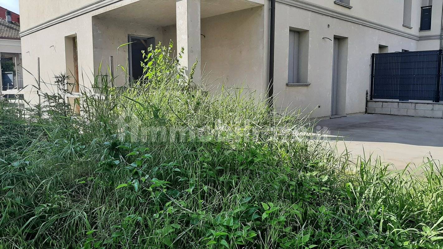 Villa bifamiliare, nuova, 155 m², Clinica Piacenza, Piacenza
