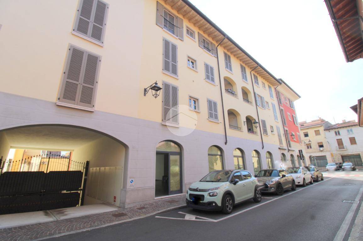 Locale commerciale in Vendita