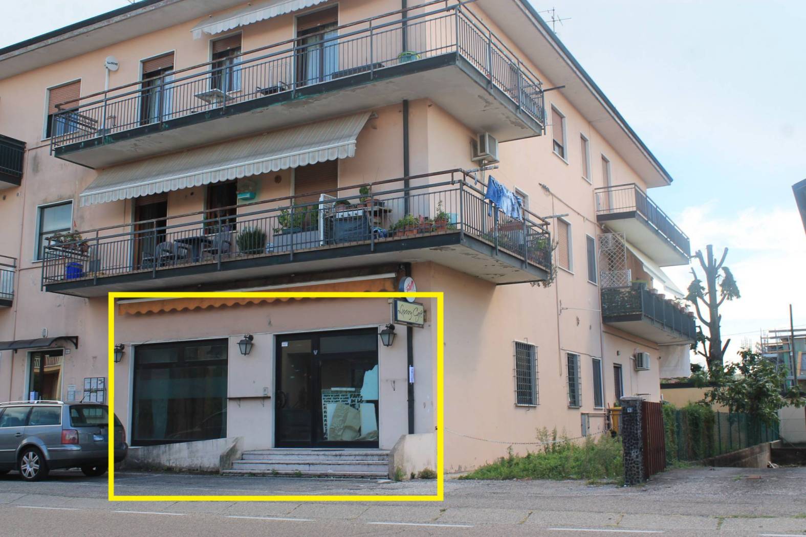 Locale commerciale in Vendita