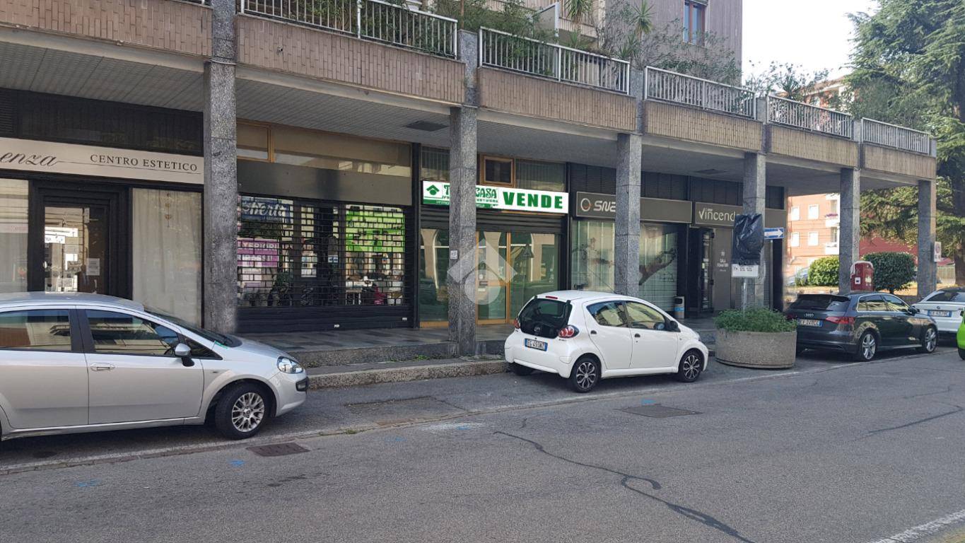 Locale commerciale in Vendita