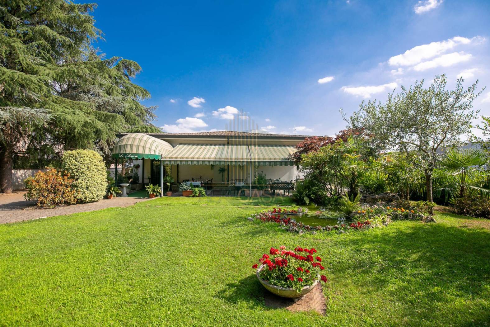 Locale commerciale in Vendita