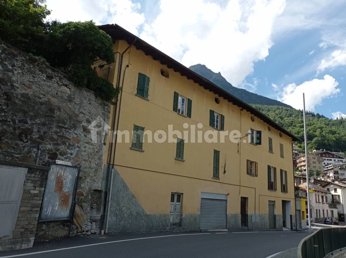 Trilocale via Roma, Chiesa in Valmalenco