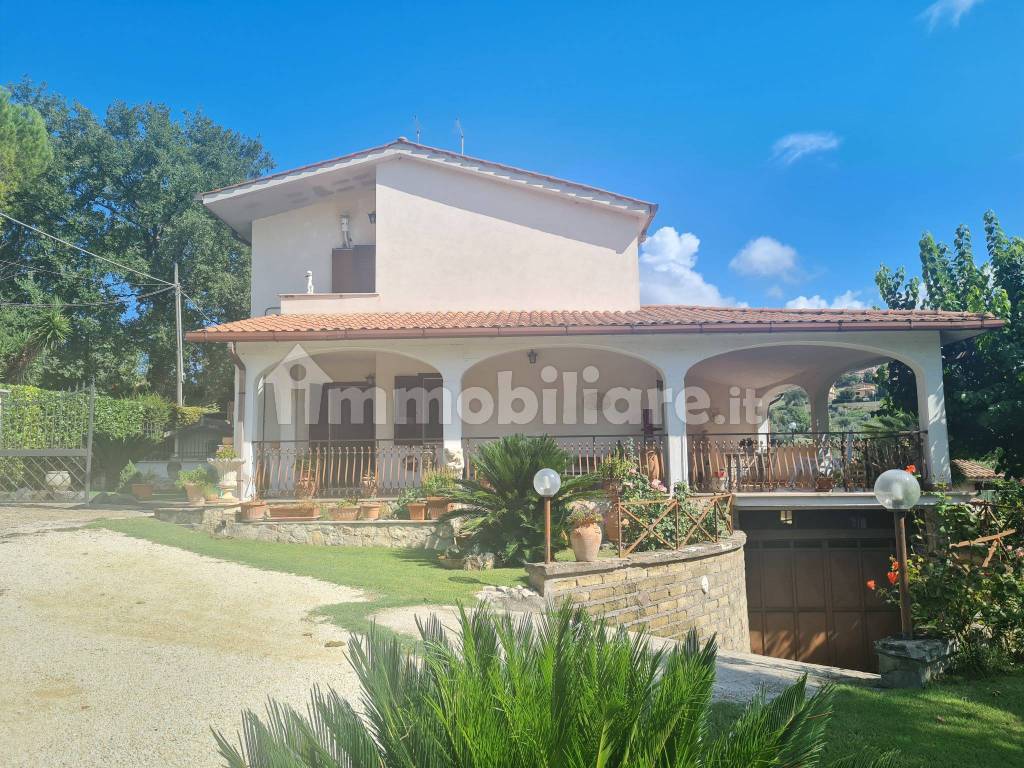 Vendita Villa bifamiliare in via Fontevecchia Montopoli di Sabina ...