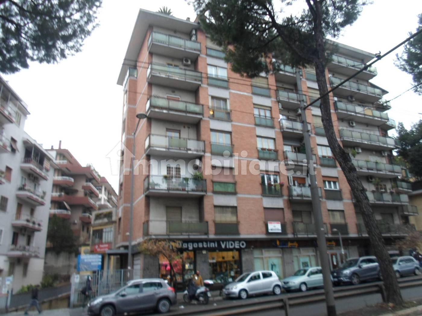 Locale commerciale in Vendita