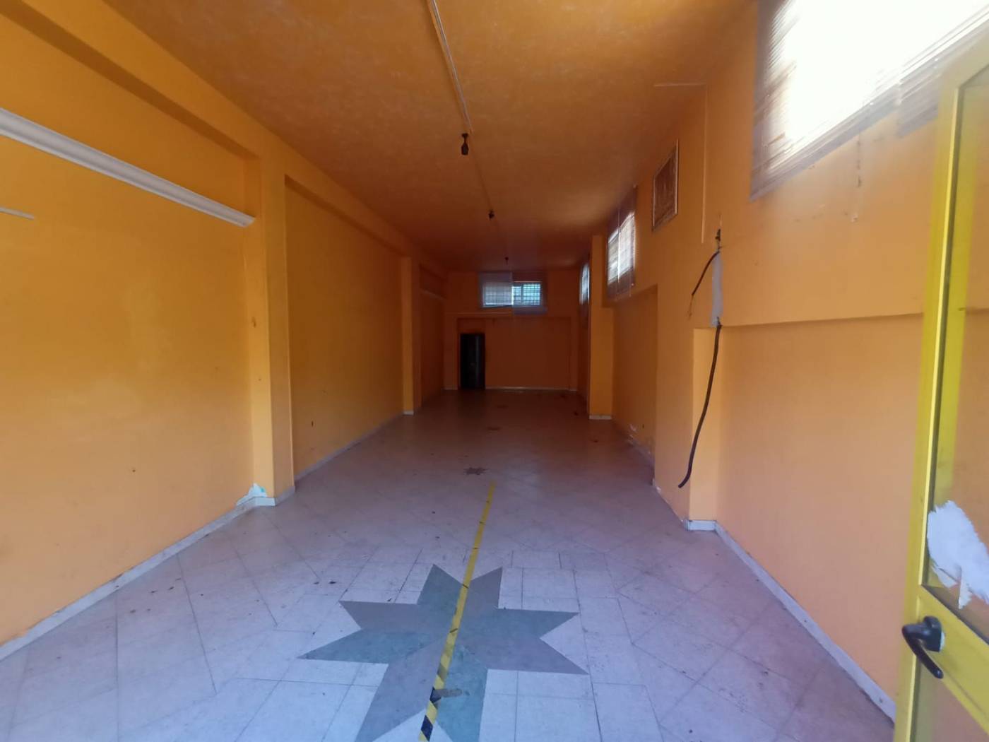 Locale commerciale in Vendita