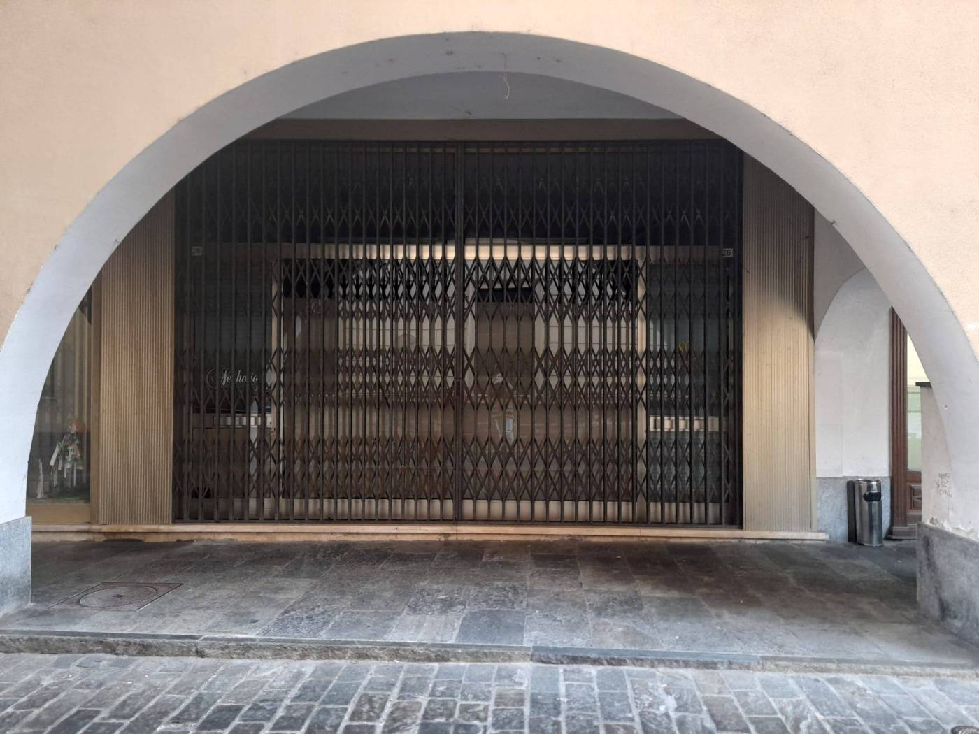 Locale commerciale in Vendita