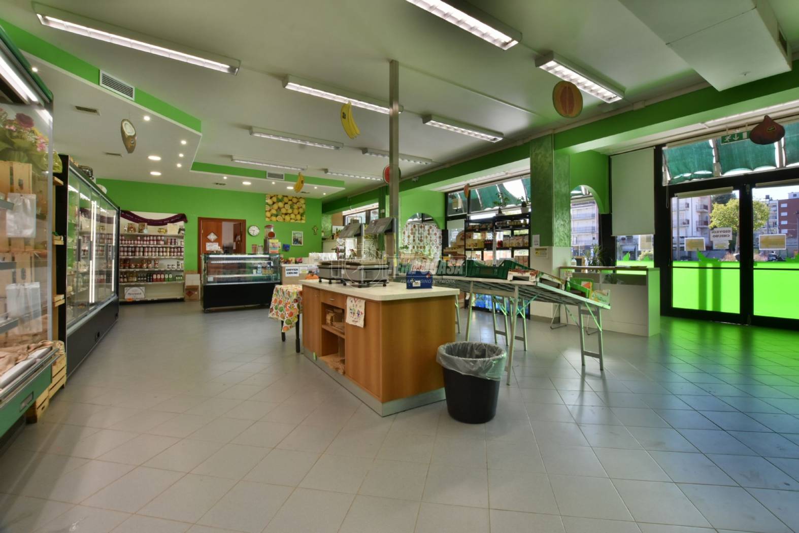 Locale commerciale in Vendita