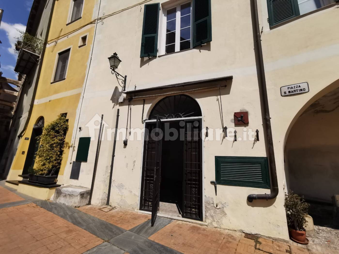 Locale commerciale in Vendita