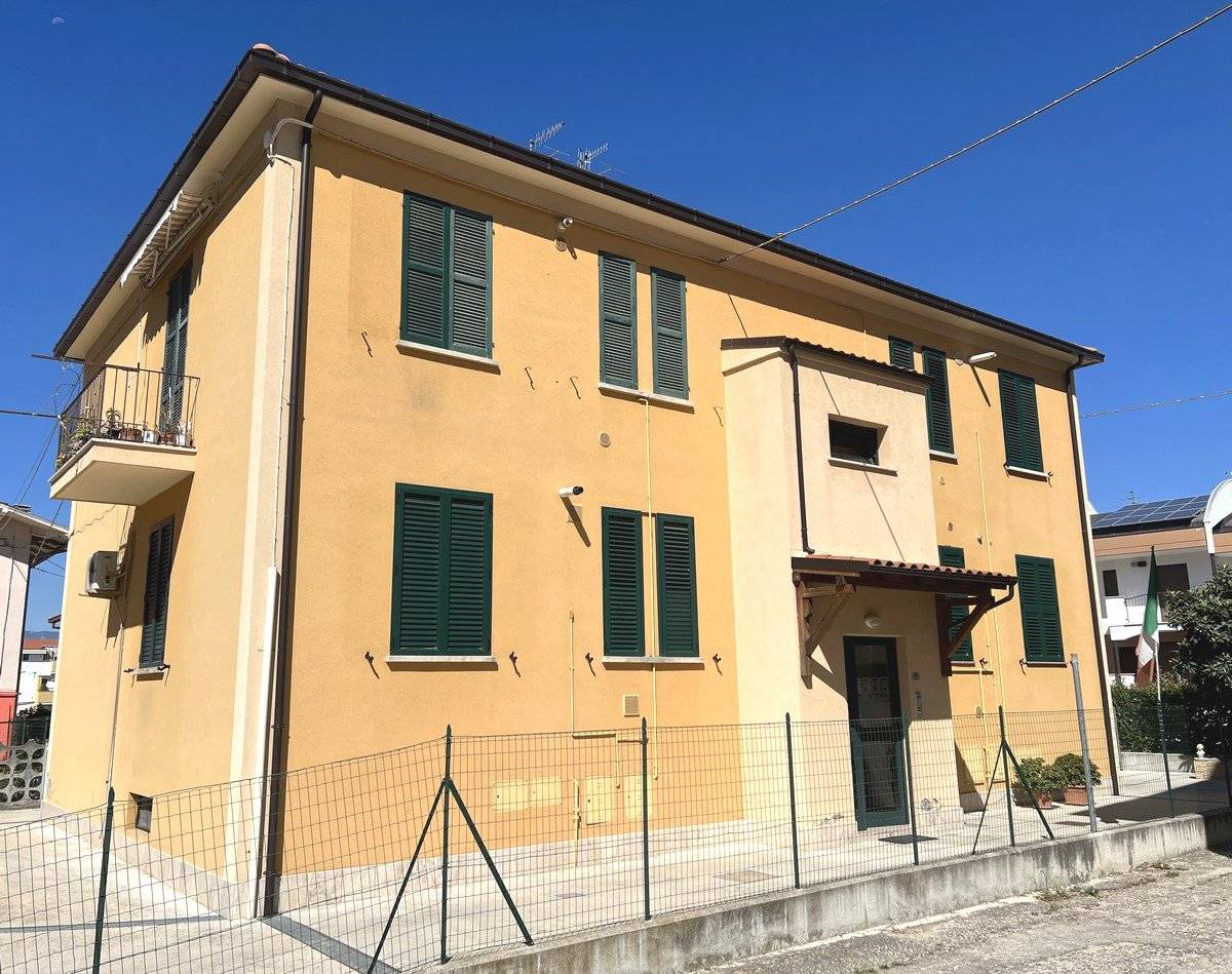 Trilocale via Piave 33, Centro, Cepagatti