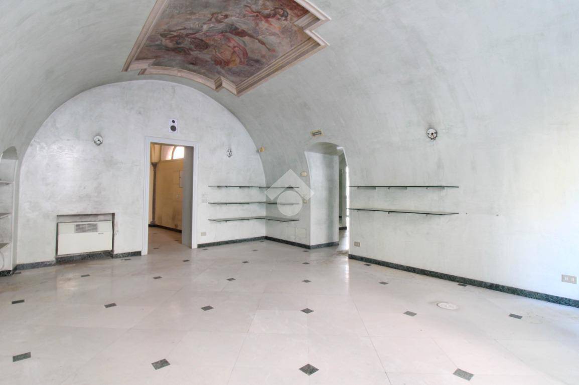 Locale commerciale in Vendita