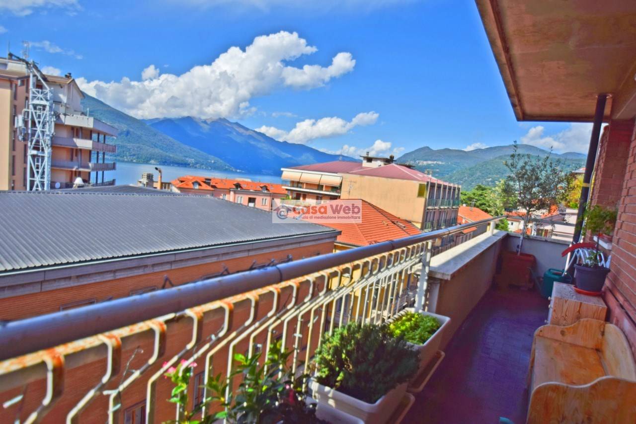 Trilocale via Vittorio Veneto 19 A, Centro, Luino