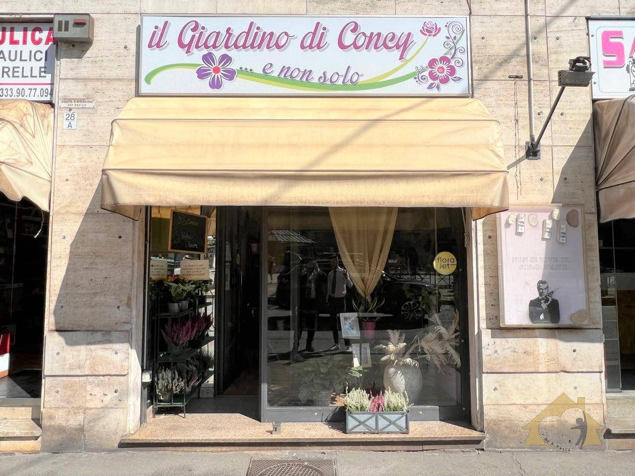 Locale commerciale in Vendita