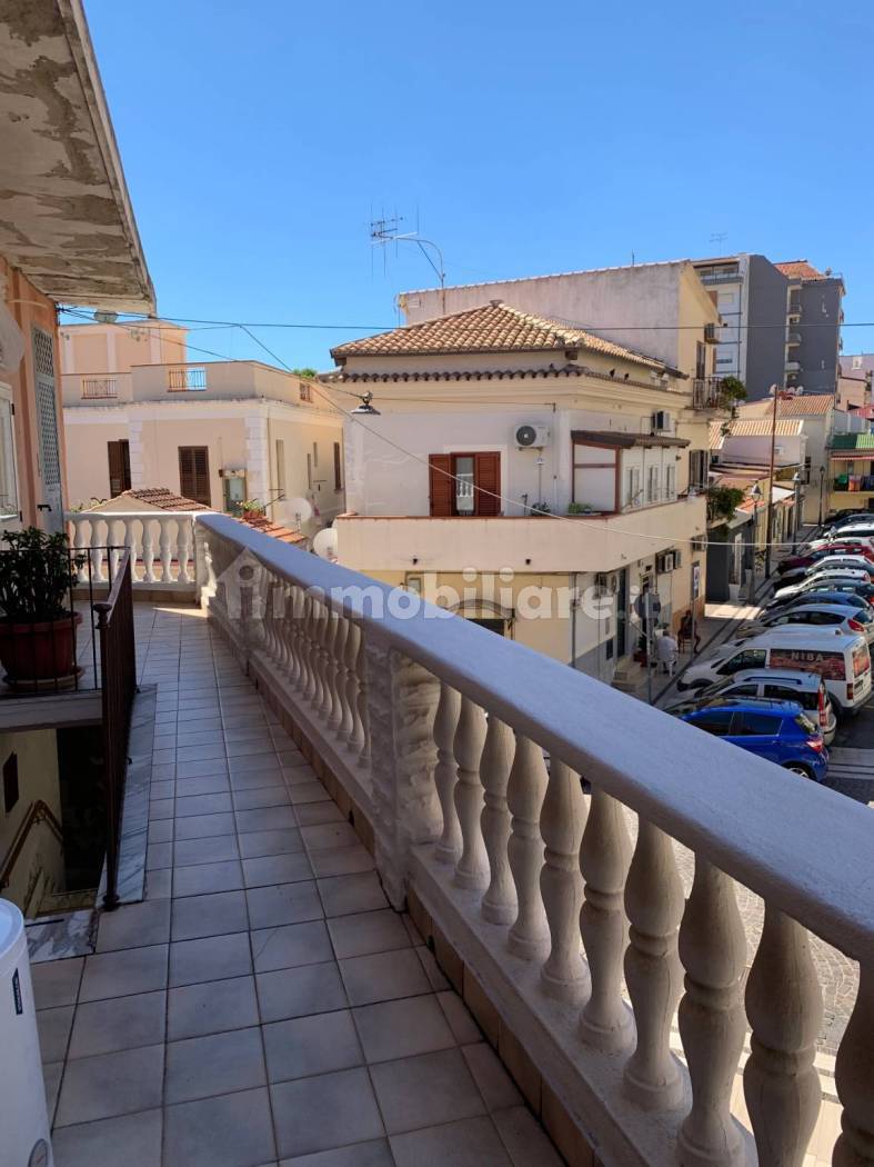 Appartamento discesa Castello 4, Centro, Crotone
