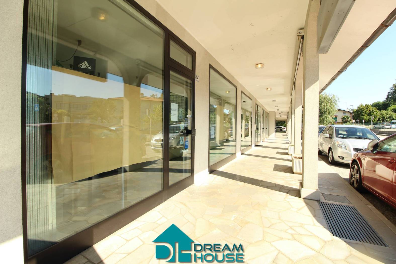 Locale commerciale in Vendita