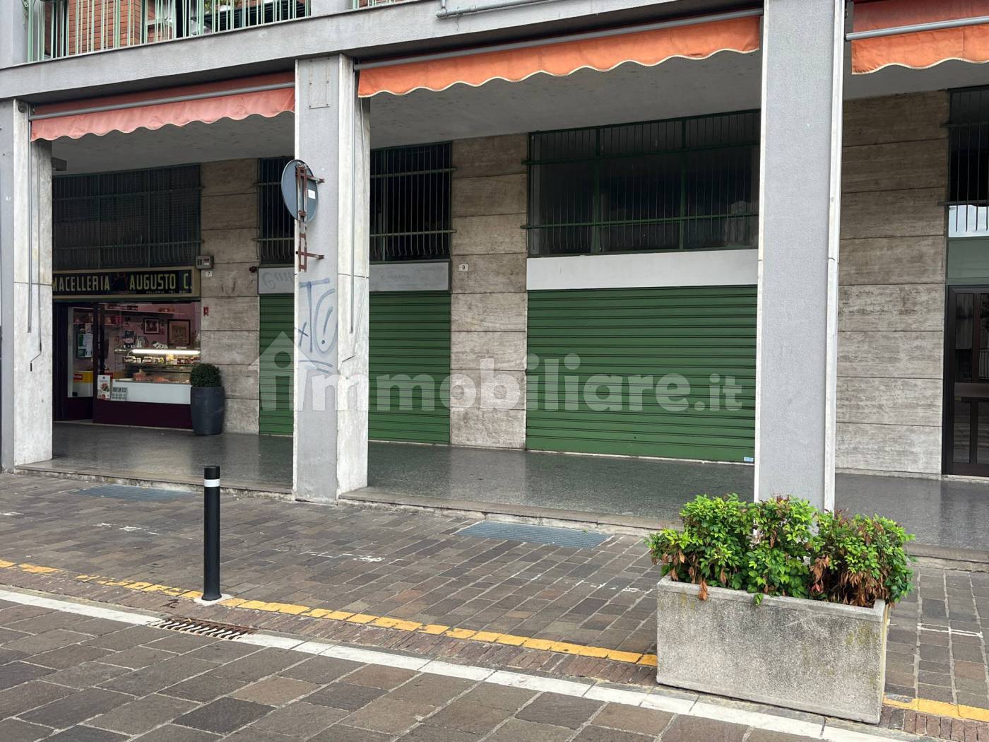 Locale commerciale in Vendita