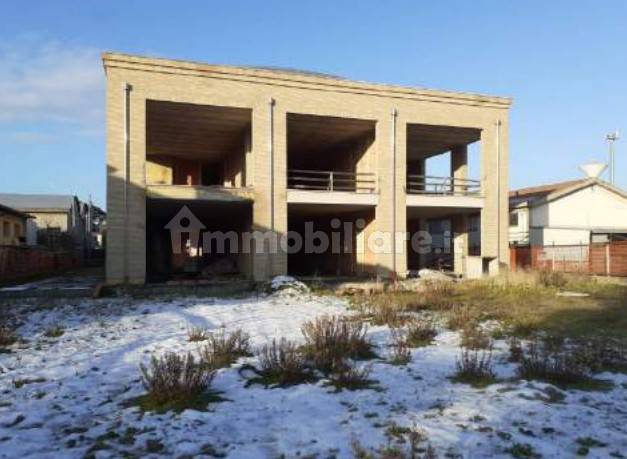 Stabile o palazzo in Vendita