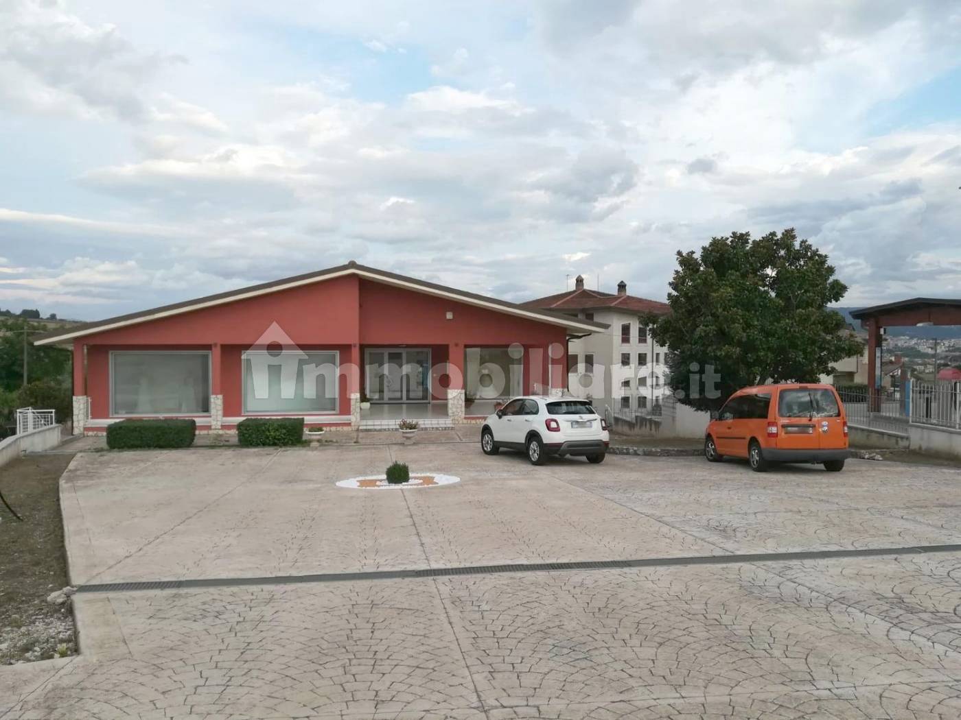 Locale commerciale in Vendita