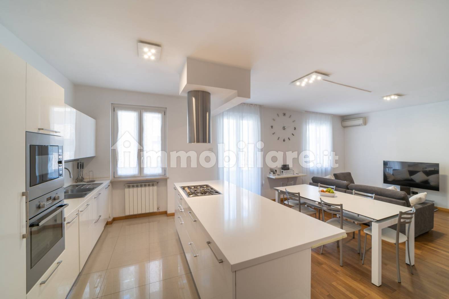 Quadrilocale via Amatore Sciesa 11, Stazione, Seregno