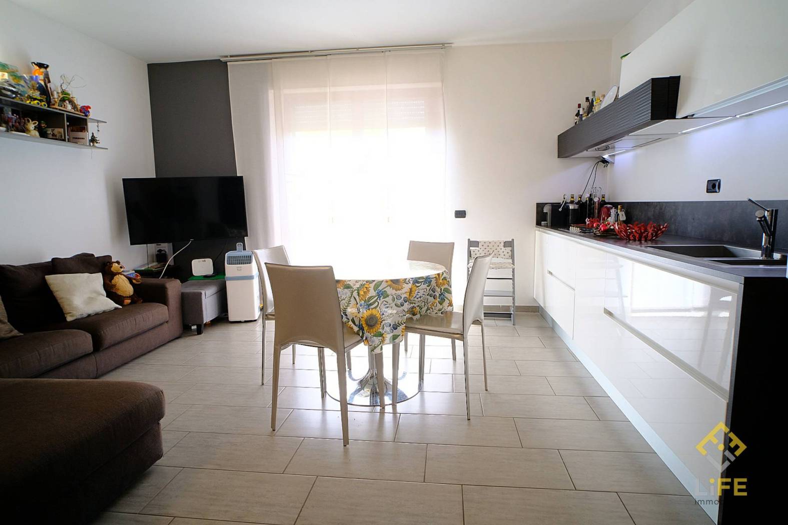 Trilocale via Lewis Carroll 10, Pernate, Novara